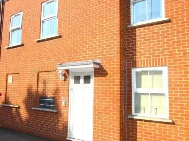 Cheap 1 bedroom apartment for rent in Avenue Road, Brentwood.