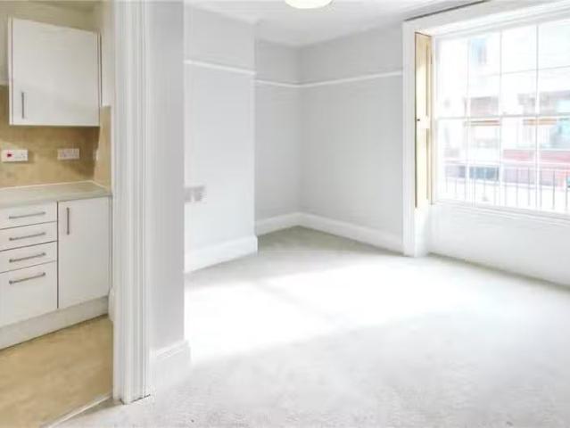 Deal! 1 bedroom apartment for rent in Bath Buildings, Montpeli.