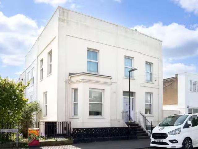 Unique 1 bedroom apartment for rent in Bath Road, Cheltenham G.