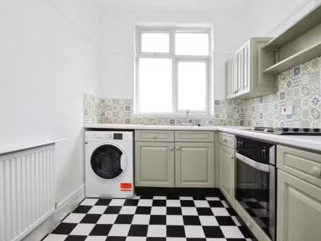 Deal! 1 bedroom apartment for rent in Broad Walk Knowle, BS4