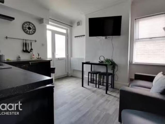 Cheap 1 bedroom apartment for rent in Greenstead Road, Colches.
