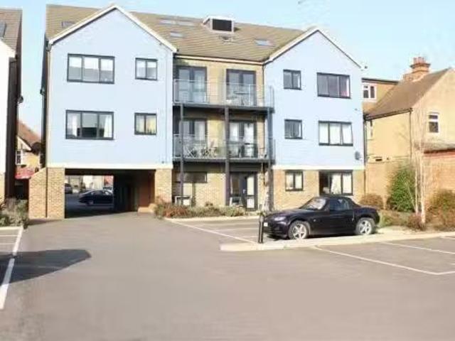 Just in! 1 bedroom apartment for rent in Hatfield Road, St. Al.