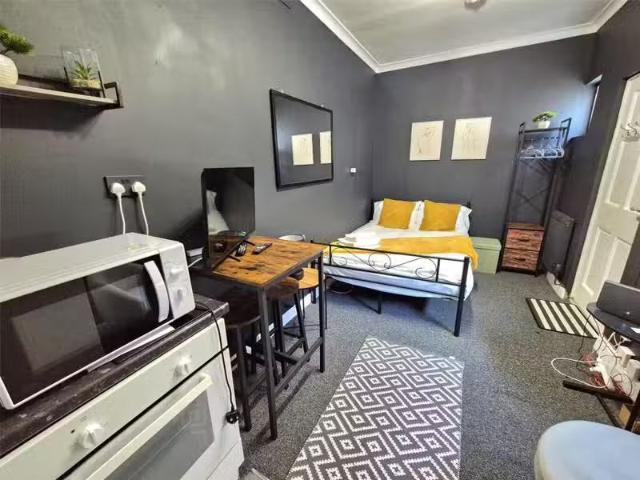 Rental! 1 bedroom apartment for rent in Lythalls Lane, HOLBROO.