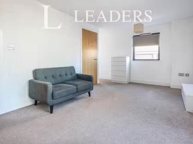 Nice 1 bedroom apartment for rent in Regal Court, Bishopsgate.