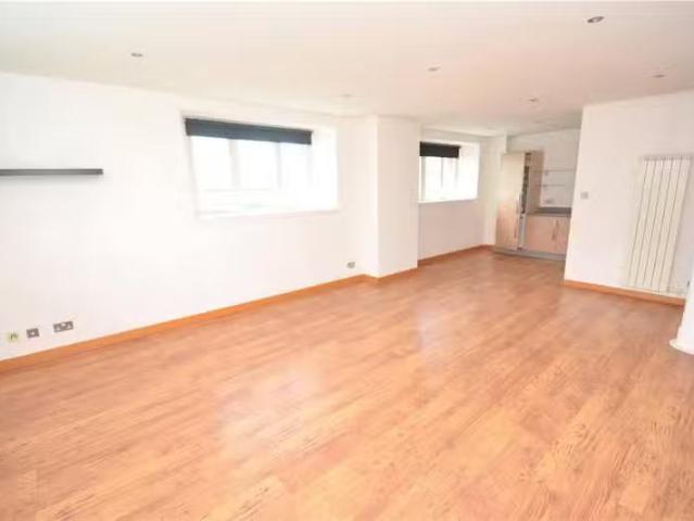 For Rent! 1 bedroom flat for rent in East Float Quay, Dock Roa.