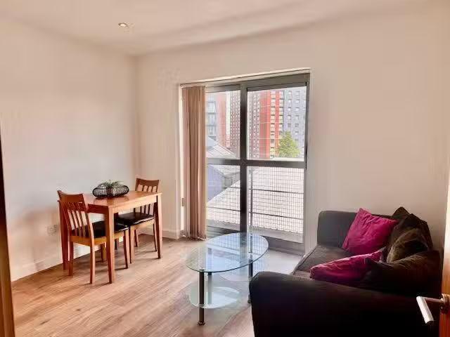 Cheap 1 bedroom flat for rent in Upper Maudlin Street, Bristol.