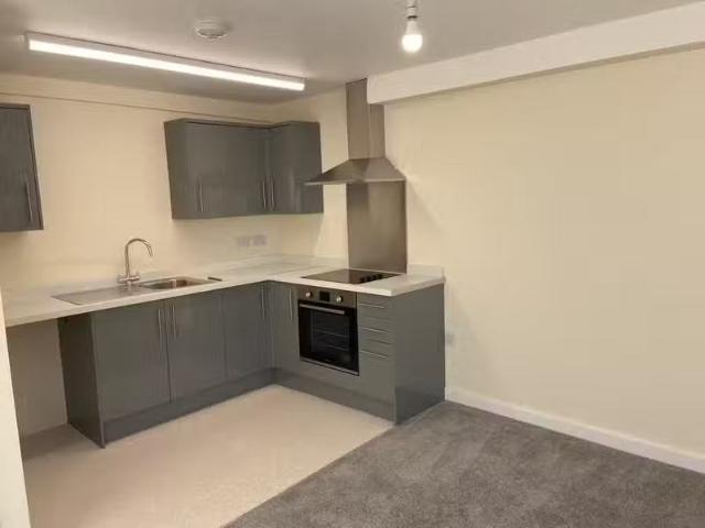 Nice 1 bedroom ground floor flat for rent in Beer Street, Yeov.