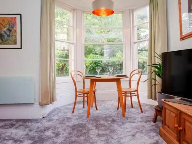 Cozy 1 bedroom ground floor flat for rent in Elliston Road, Br.