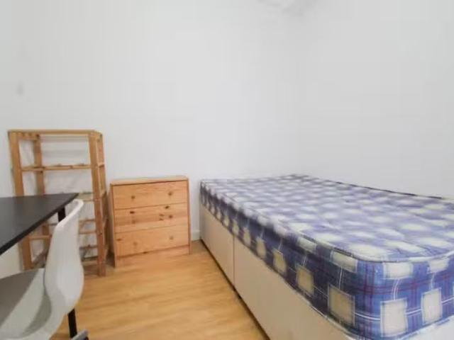 For Rent! 1 bedroom house for rent in King Street, Treforest.