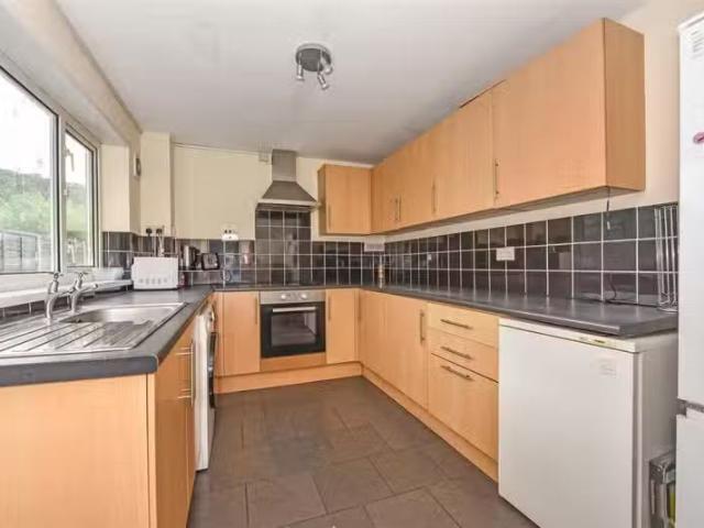 Nice 1 bedroom house share for rent in Meadow Street, trefores.