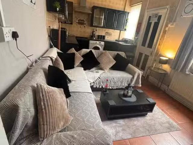 Rental! 1 bedroom house share for rent in Alexander Road, Abir.