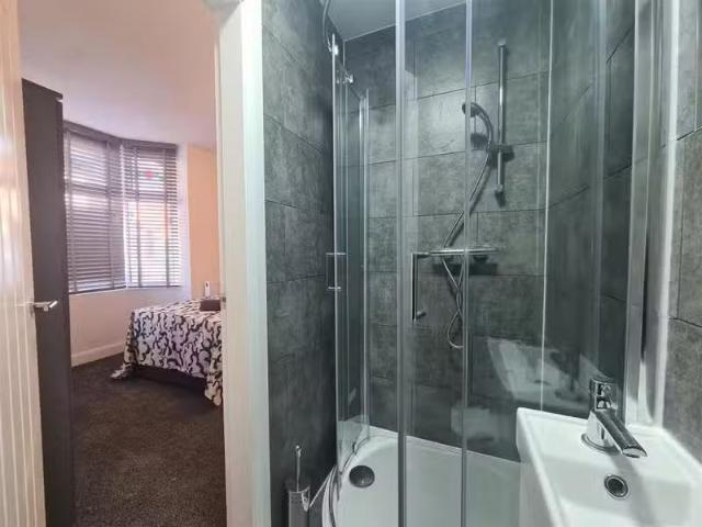 Cheap 1 bedroom house share for rent in Barker Street, Oldbury.