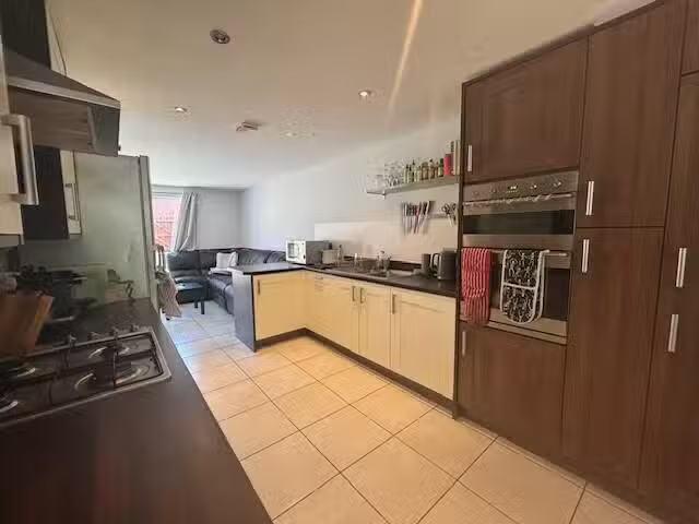Nice 1 bedroom house share for rent in Long Down Avenue, Chesw.