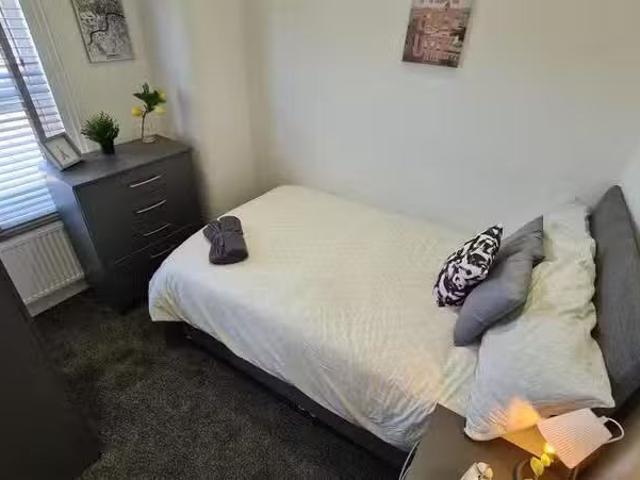 Rental! 1 bedroom house share for rent in Rood End Road, Oldbu.