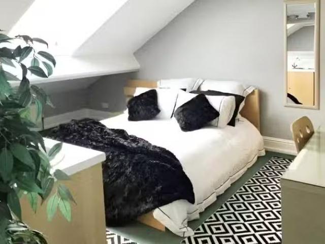 For Rent! 1 bedroom house share for rent in Trinity Street, Hu.