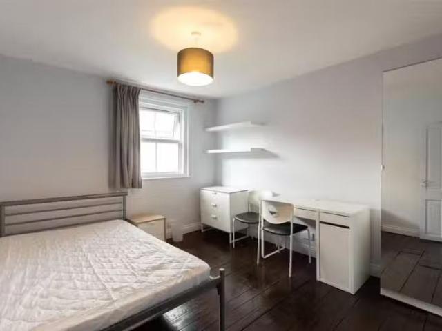 Nice 1 bedroom terraced house for rent in Upper Bath Street, C.