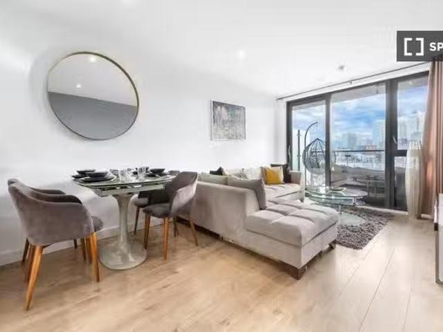 Cheap 1 BR 2 bedroom apartment for rent in Mile End East, London