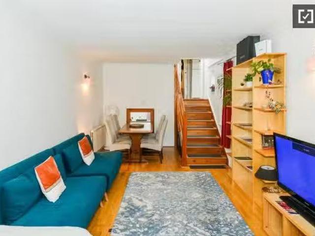 Rental! 1 BR 2 bedroom apartment for rent in North Maida Vale.