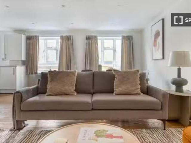 Unique 1 BR 3 bedroom apartment for rent in Church Street, Lon.