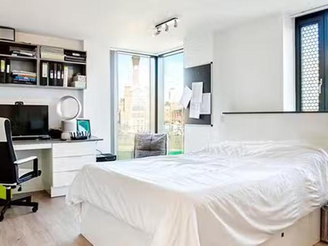 Cheap 1 BR The Recording Rooms Cluster Ensuite