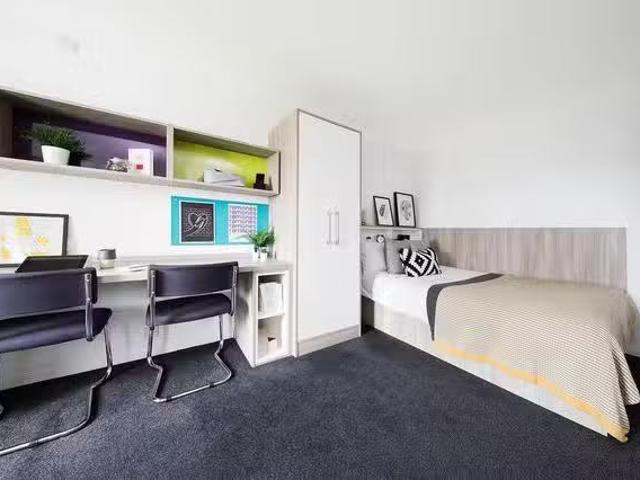 Rental! 1 BR Ty Pont Haearn En Suite, Premium Range 1