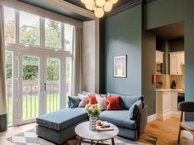 Cozy 1 BR Tyndall's Park Road