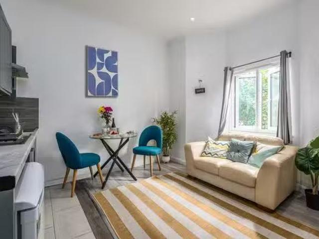 Cheap 1 BR Upper Gloucester Road