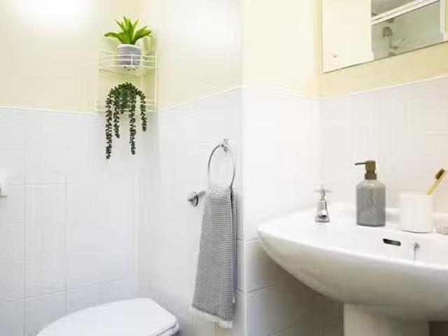 Cheap 1 BR Westhill Hall Large Ensuite