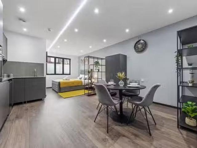 Unique 1 BR Woodstock Road