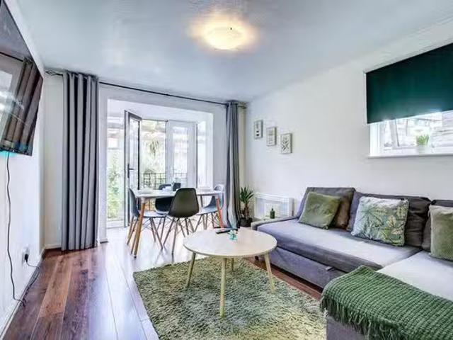 Nice 1 BR Barnfield Place