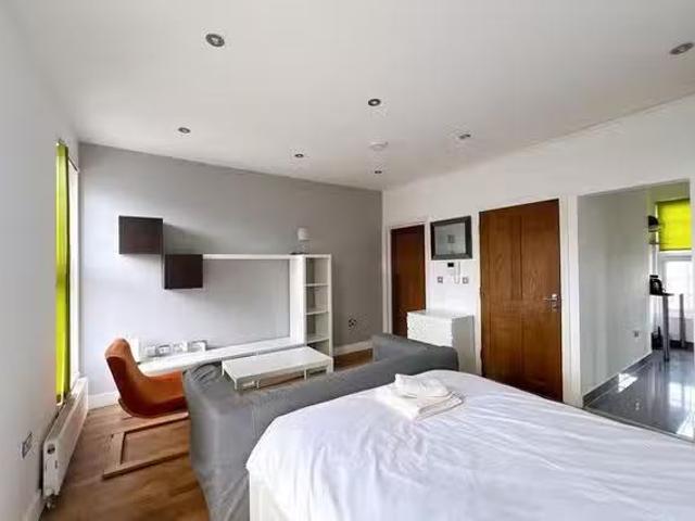 Just in! 1 BR Chatham Street