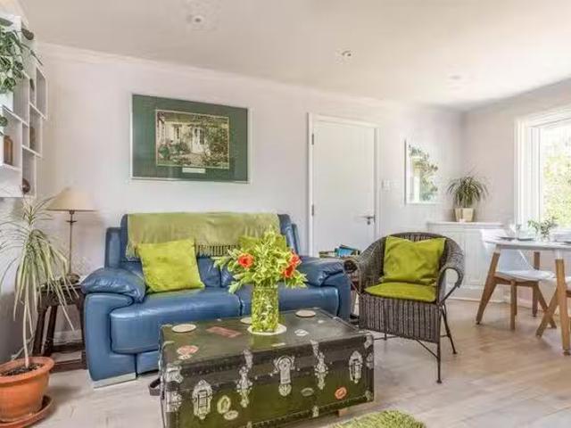 Unique 1 BR Church Road