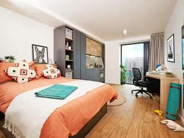 Charming 1 BR Copper Towers, Coventry Classic