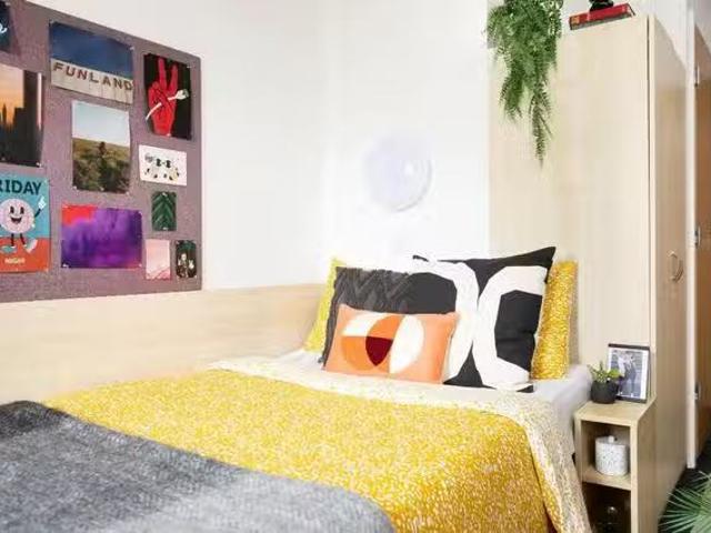 For Rent! 1 BR Clodien House En Suite, Premium Range 1