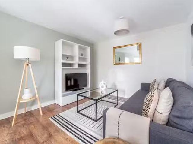 Just in! 1 BR Dallington Street