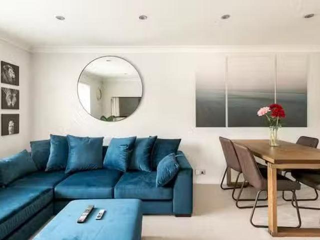 Nice 1 BR High Street