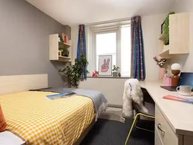 Just in! 1 BR Joseph Stones House Ensuite Small Highest Double