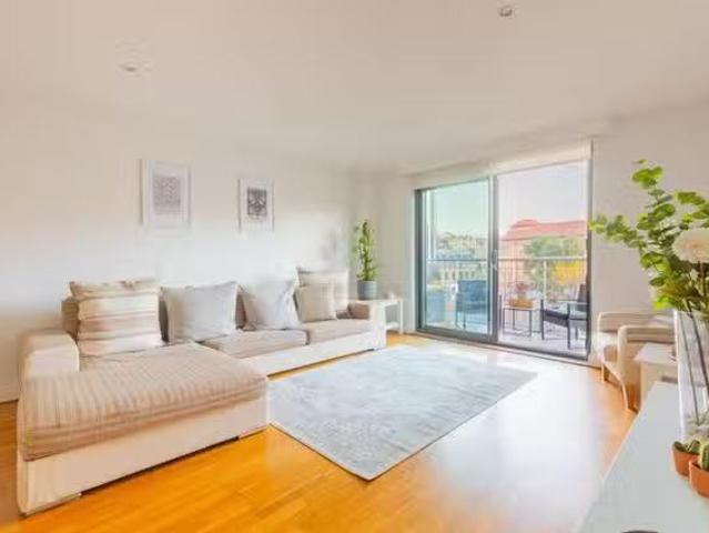Deal! 1 BR Lant Street