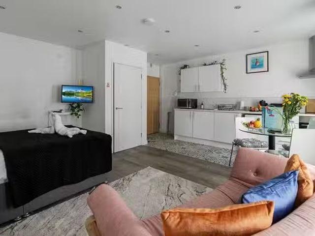 Just in! 1 BR Magdalen Street