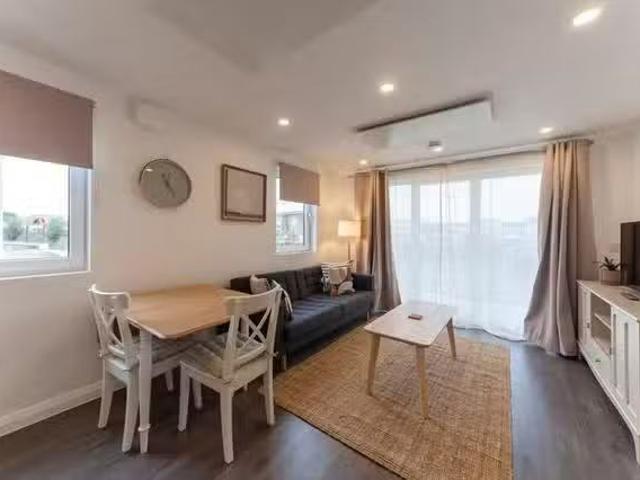 Cozy 1 BR Newtown Road