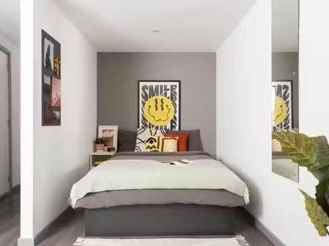 Nice 1 BR Newgate Court Premium Range 3 En Suite