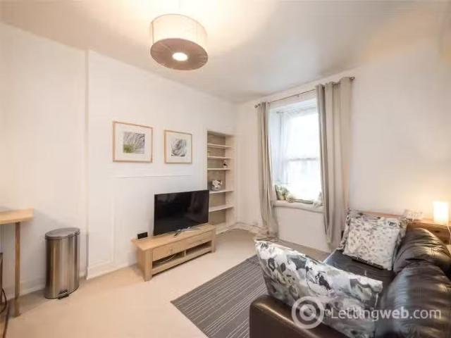 Unique 1 BR Property to rent in MURDOCH TERRACE, EDINBURGH, EH11