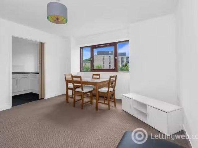 Cozy 1 BR Property to rent in Allanfield, Leith, Edinburgh, EH.