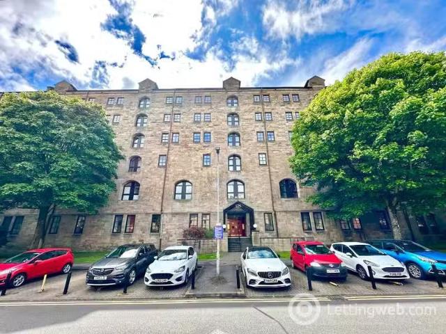 For Rent! 1 BR Property to rent in Bell Street, Merchant City.
