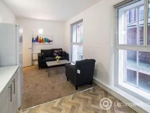Cozy 1 BR Property to rent in Boulevard Works, Hartley Road, R.