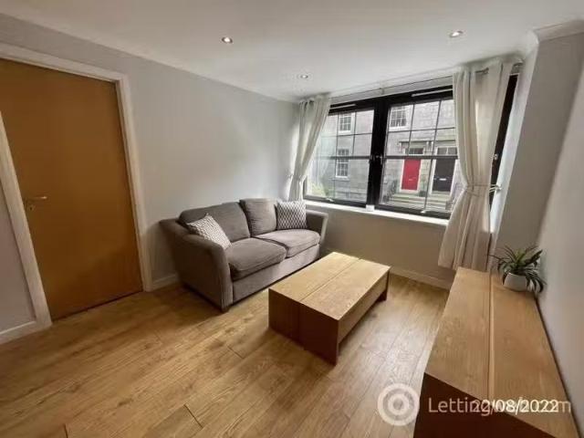 For Rent! 1 BR Property to rent in Dee Street, Ogilvie Buildin.