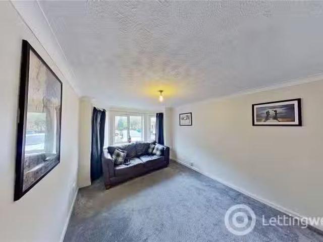 Charming 1 BR Property to rent in Easter Dalry Drive, Edinburg.