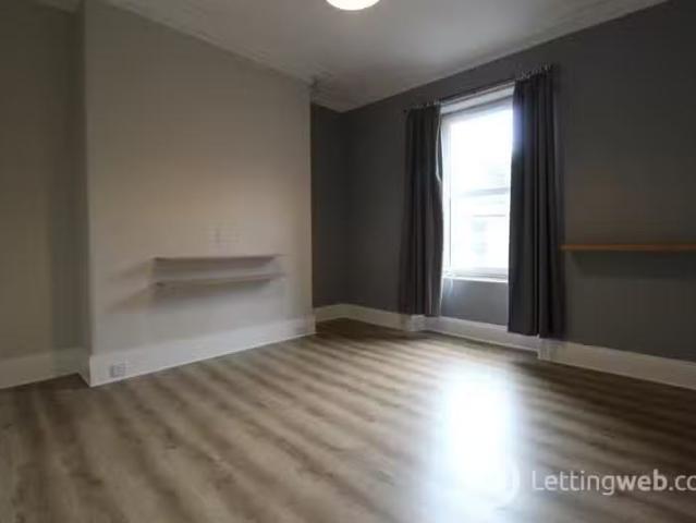 Nice 1 BR Property to rent in Esslemont Avenue, Second Floor.