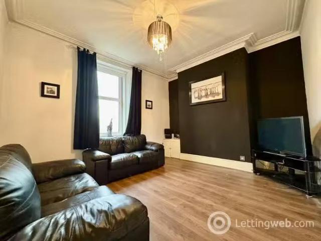 Cheap 1 BR Property to rent in First Floor Right, 288 Hardgate.