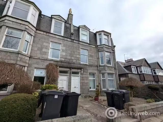 Charming 1 BR Property to rent in Forest Avenue, West End, Abe.